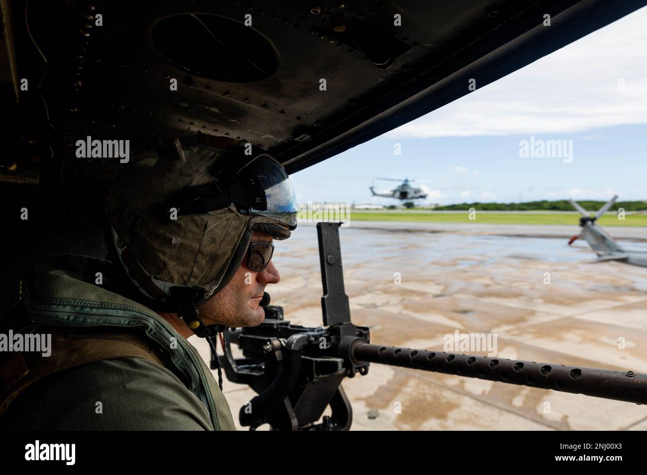 U S Marine Corps Gunnery Sgt Joe Thomas A Crew Chief With Marine