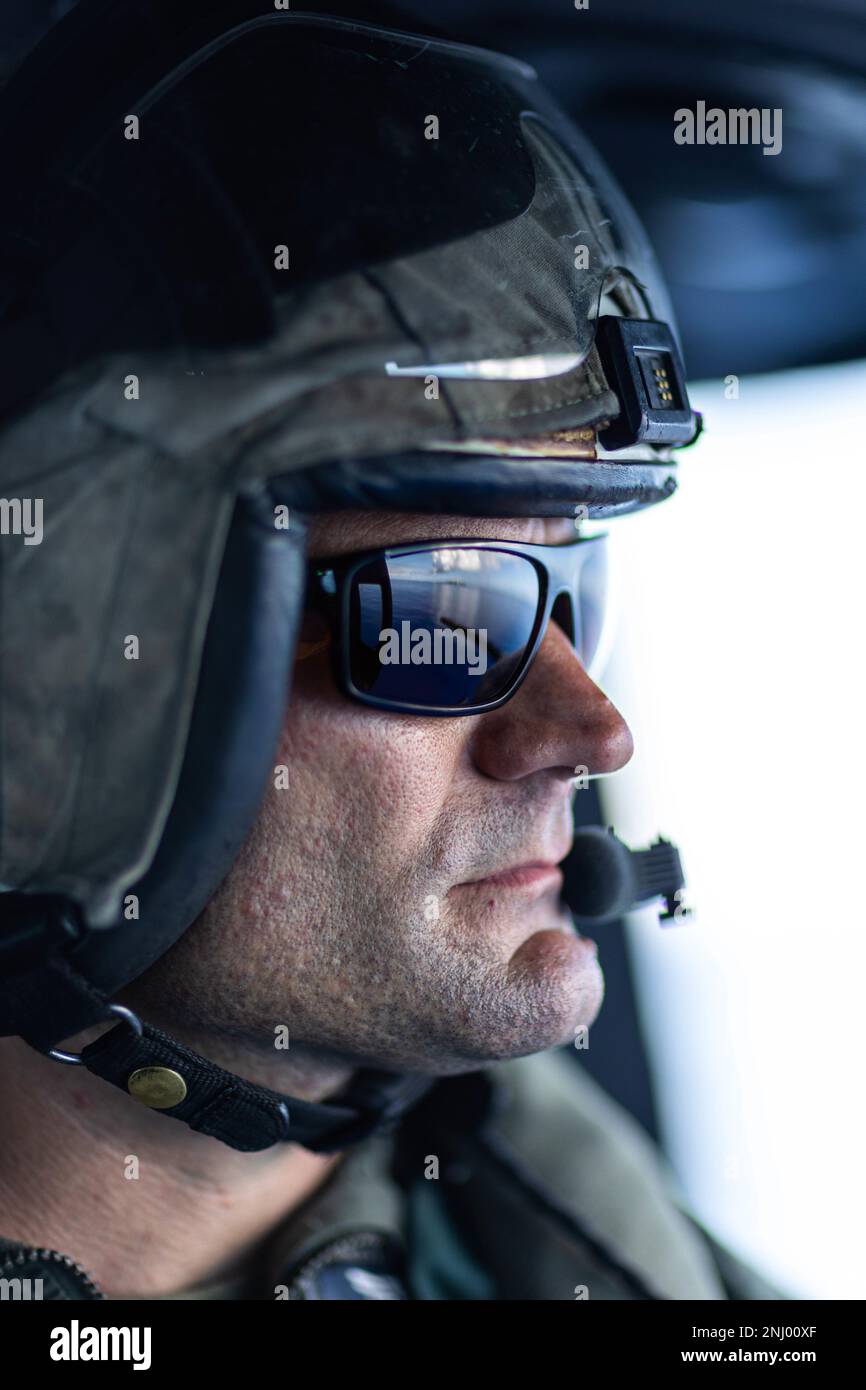 U S Marine Corps Gunnery Sgt Joe Thomas A Crew Chief With Marine