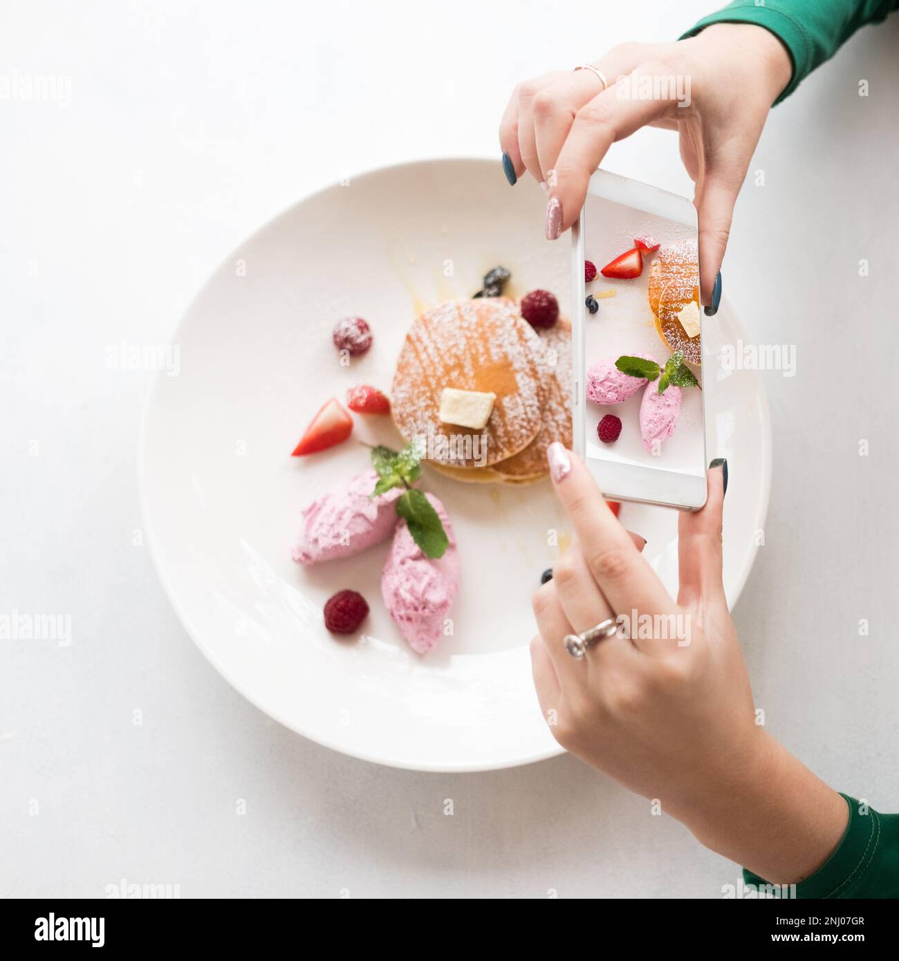 mobile food photography art creativity Stock Photo - Alamy