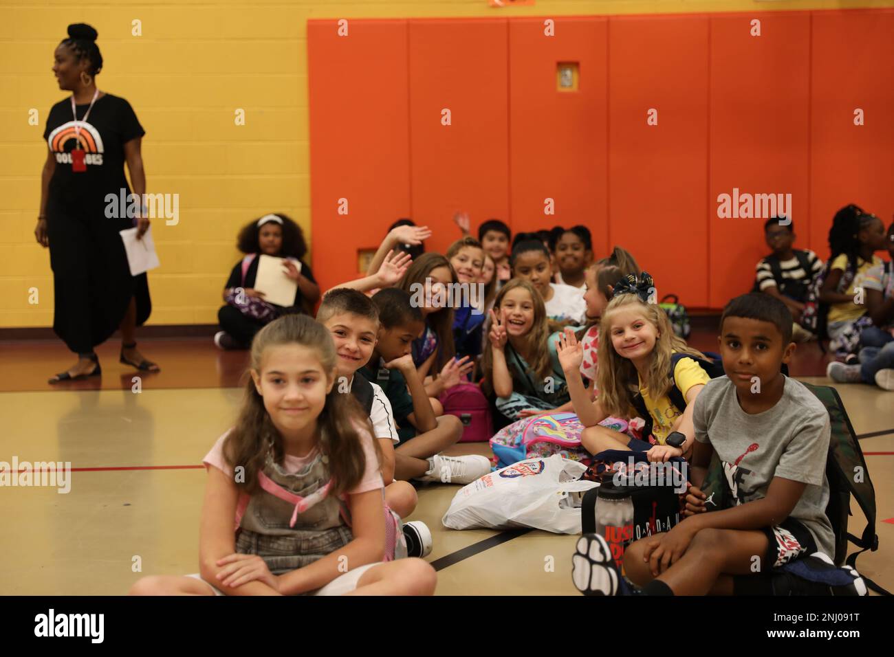 Students at Murray Elementary School pose during a back-to-school ...