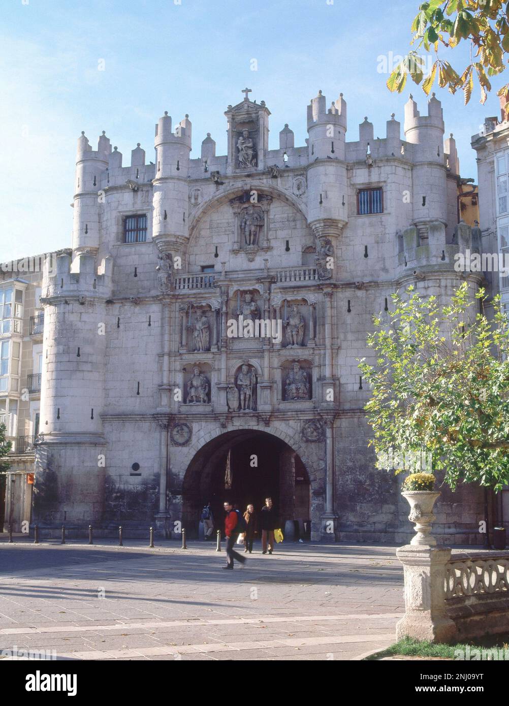 ARCO O PUERTA DE SANTA MARIA - DATA DEL S XIV REMODELADO EN EL S XVI ...