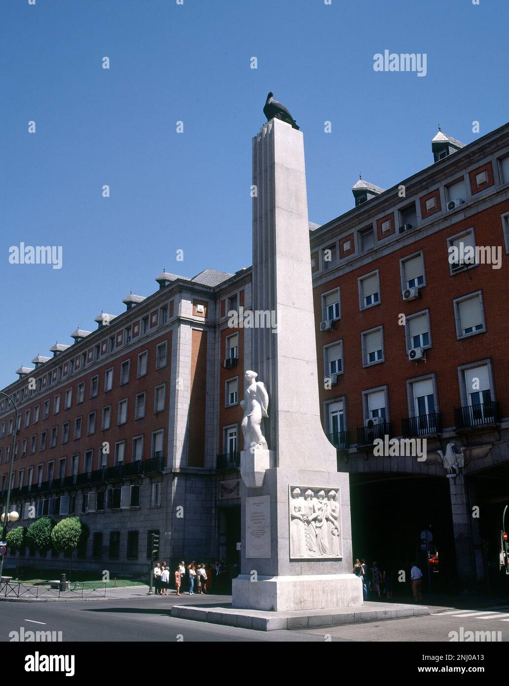 OBELISCO DE MONCLOA - MONUMENTO CONMEMORATIVO - FOTO AÑOS 90. Location ...