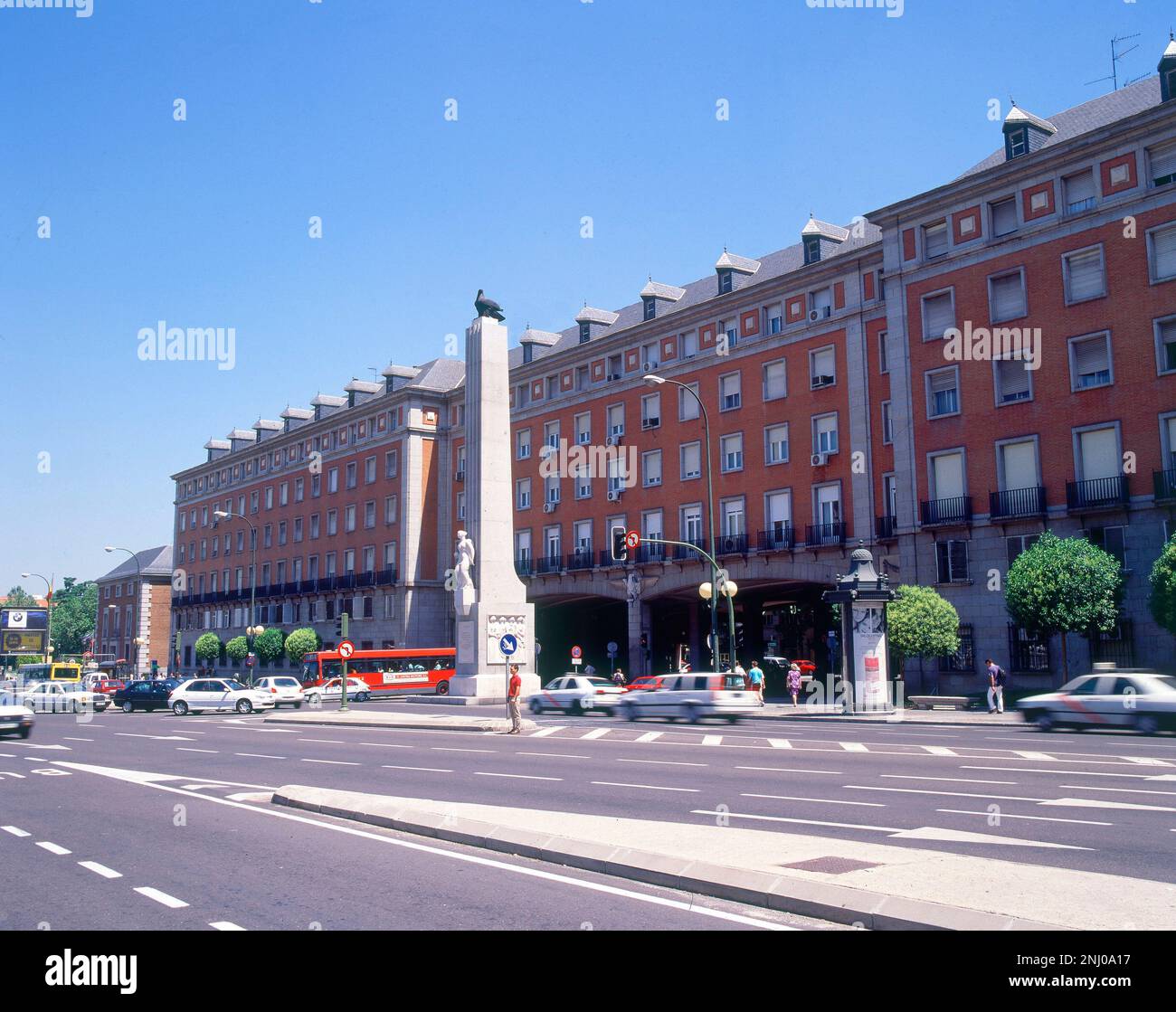 MONCLOA - OBELISCO Y ARCOS DE MONCLOA - FOTO AÑOS 90. Location ...