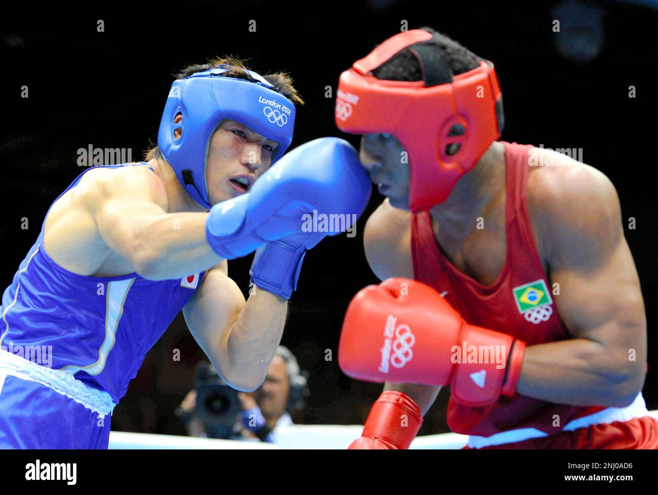 Photo taken in August 2012 shows Japanese boxer Ryota Murata (L ...