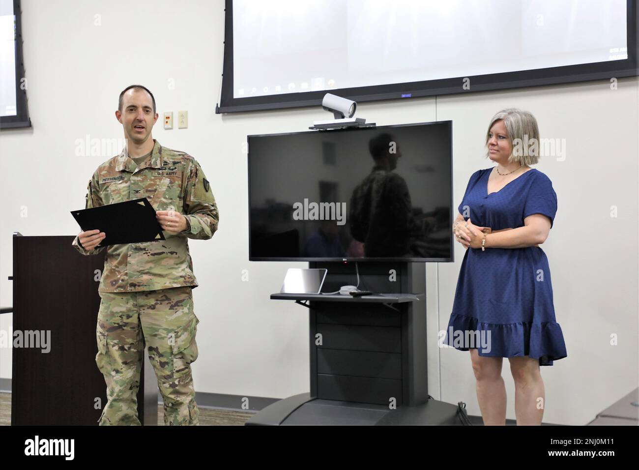 Army material command award hi-res stock photography and images - Alamy