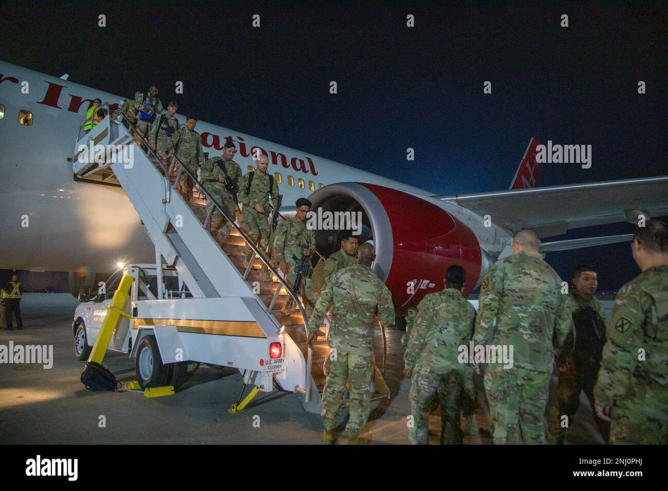 Soldiers assigned to Alpha Company, 548th Division Sustainment Support ...