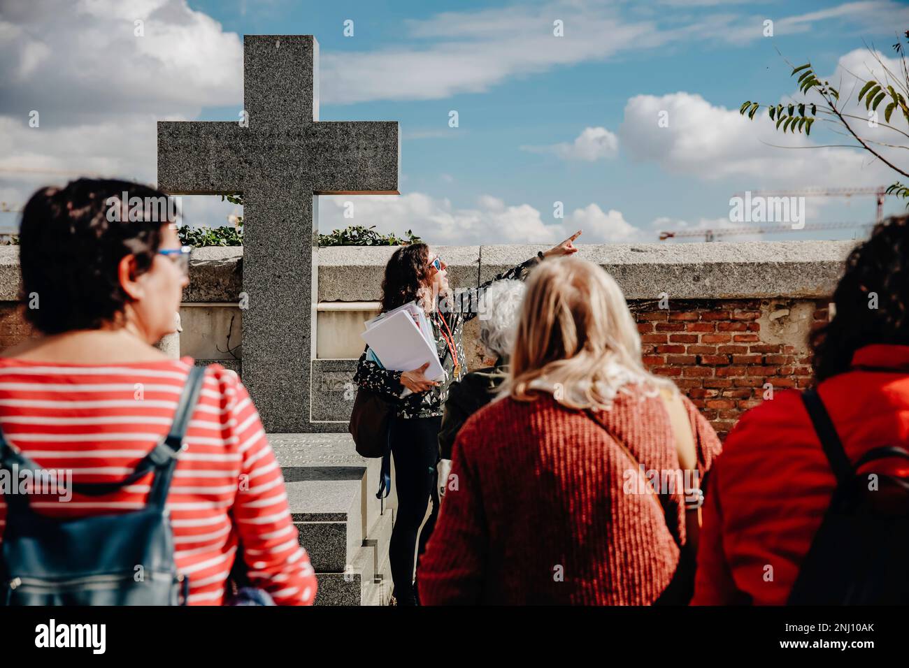 A guide during a visit to the Sacramental Cemetery of San Isidro de ...