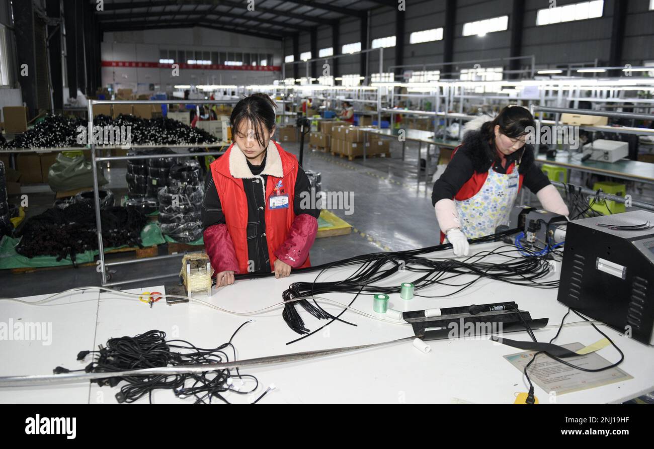 Electronics factory workers china hi-res stock photography and images - Alamy