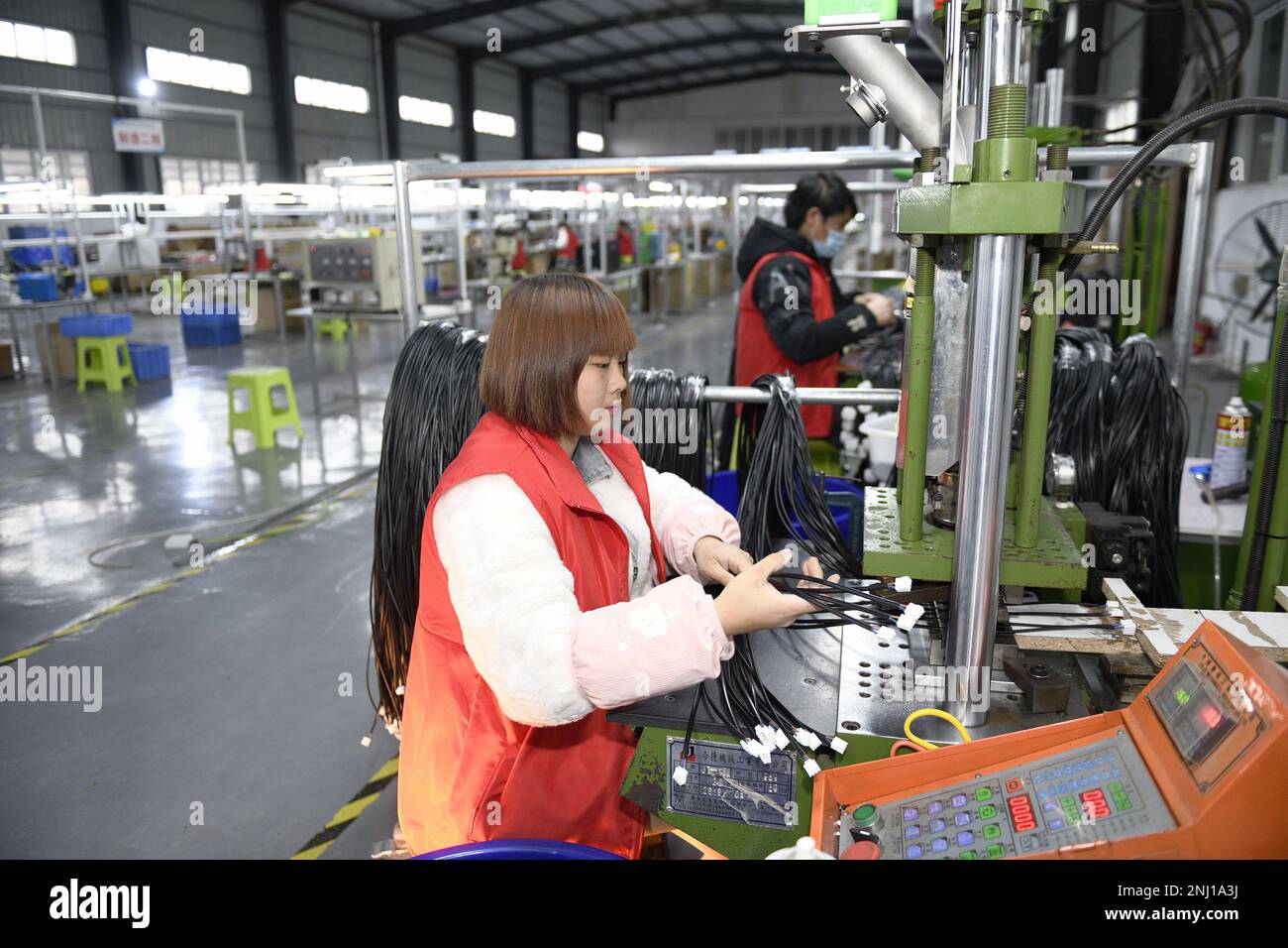 Electronics factory workers china hi-res stock photography and images - Alamy