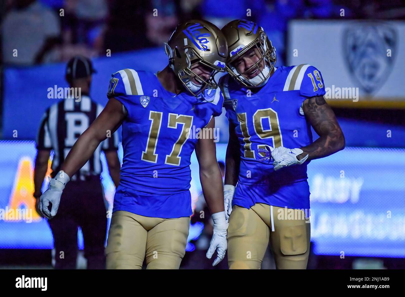 October 29, 2022 Pasadena, CA.UCLA Bruins wide receiver Logan Loya #17 ...