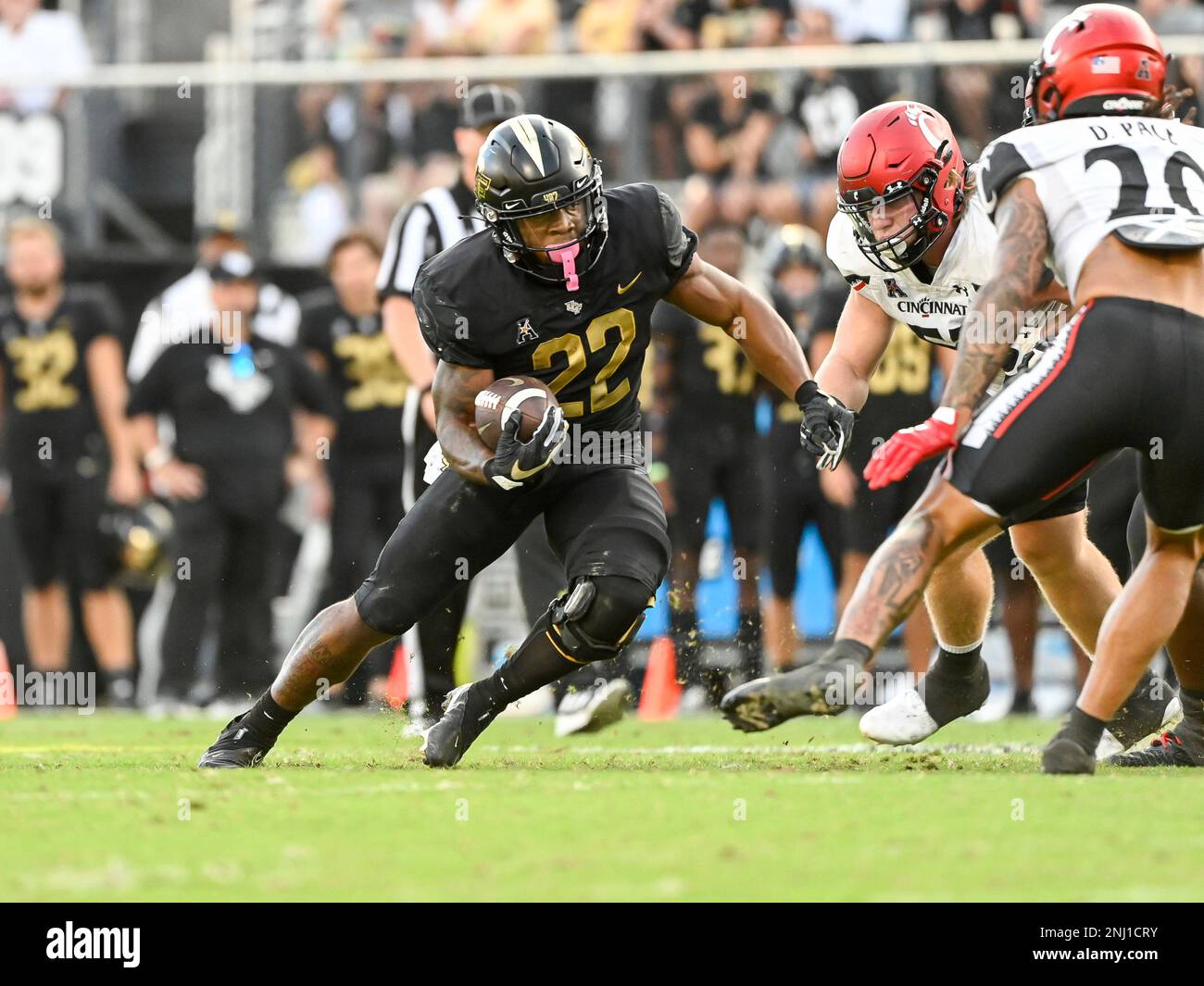 October 29, 2022 UCF Knights running back RJ Harvey (22) runs with the ...