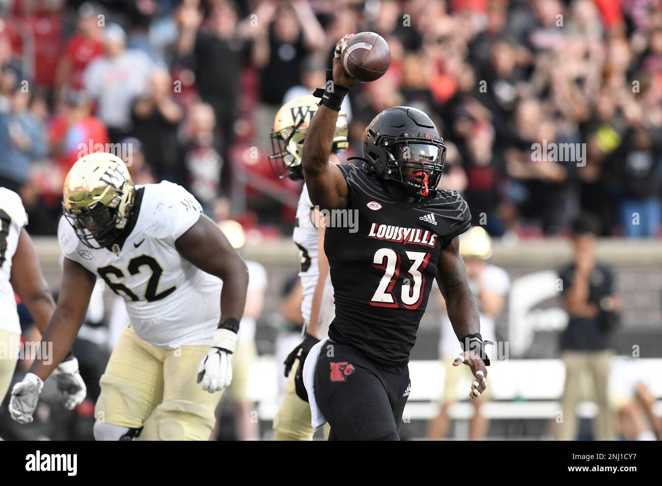 LOUISVILLE, KY - OCTOBER 29: Louisville Cardinals linebacker K.J. Cloyd ...