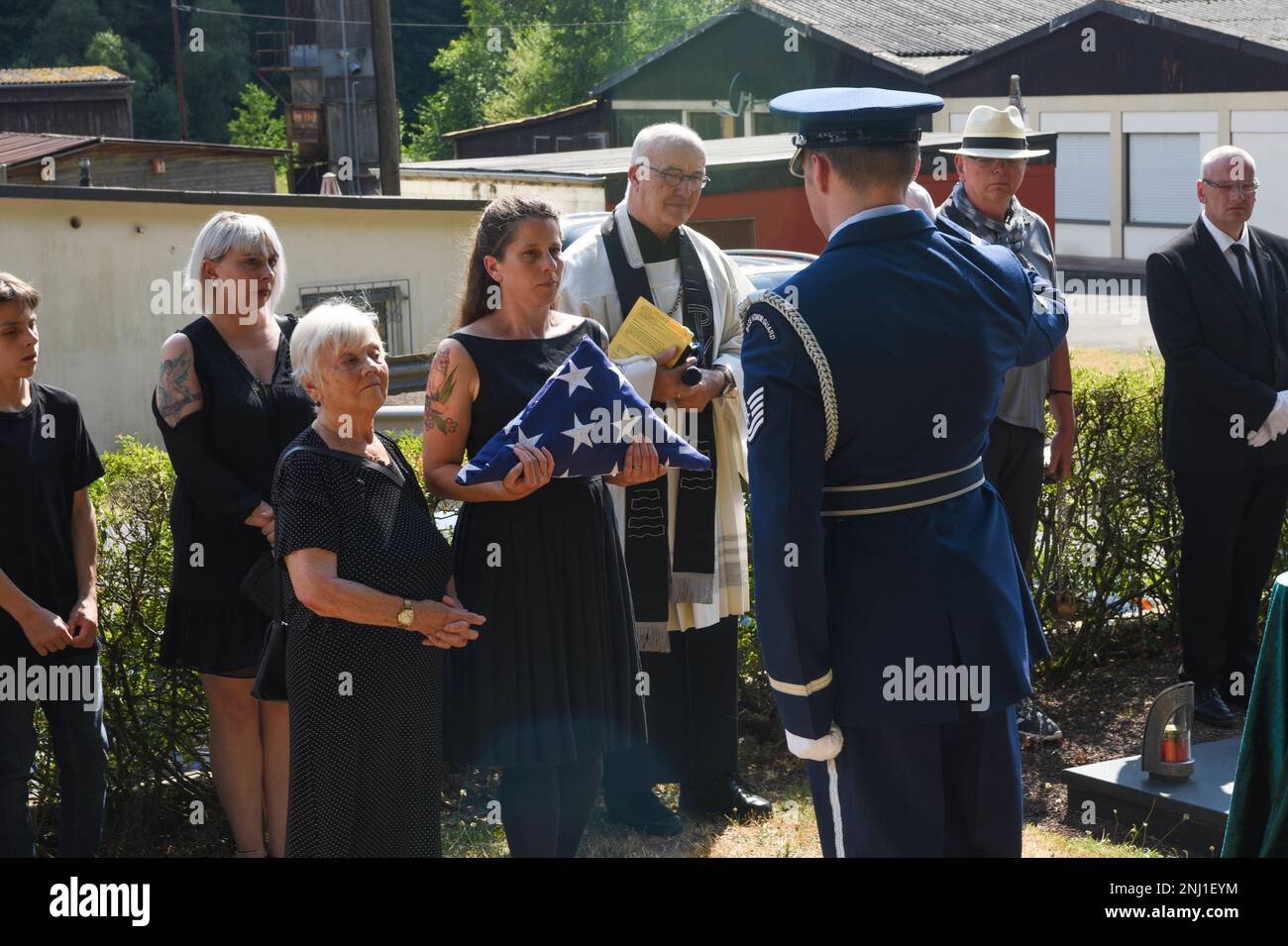 Friends and family of retired U.S. Air Force Maj. Gary Retterbush ...