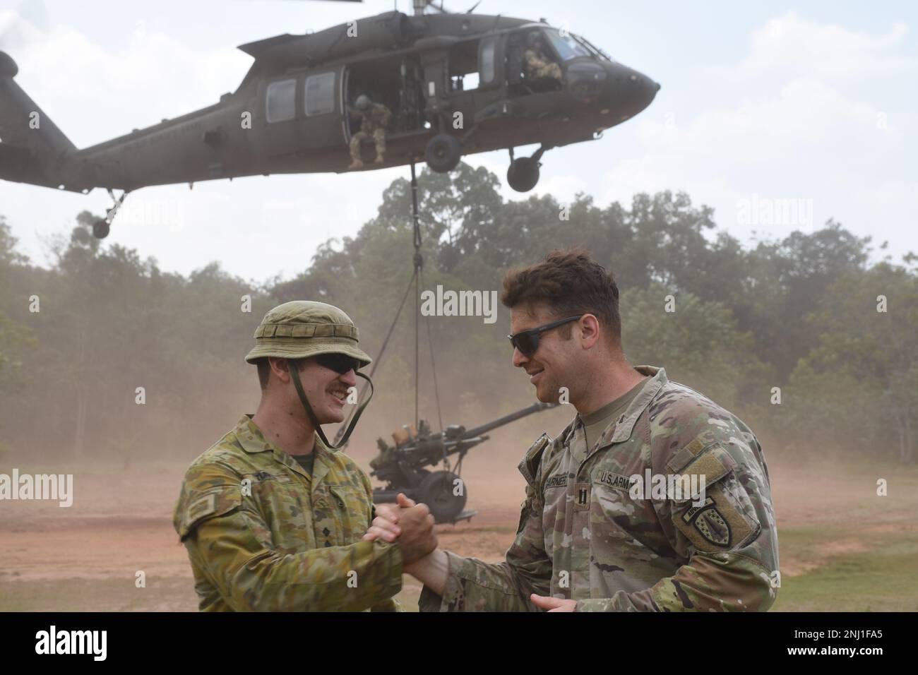 U.S. Army soldiers from 3rd Battalion, 7th Field Artillery Regiment and ...