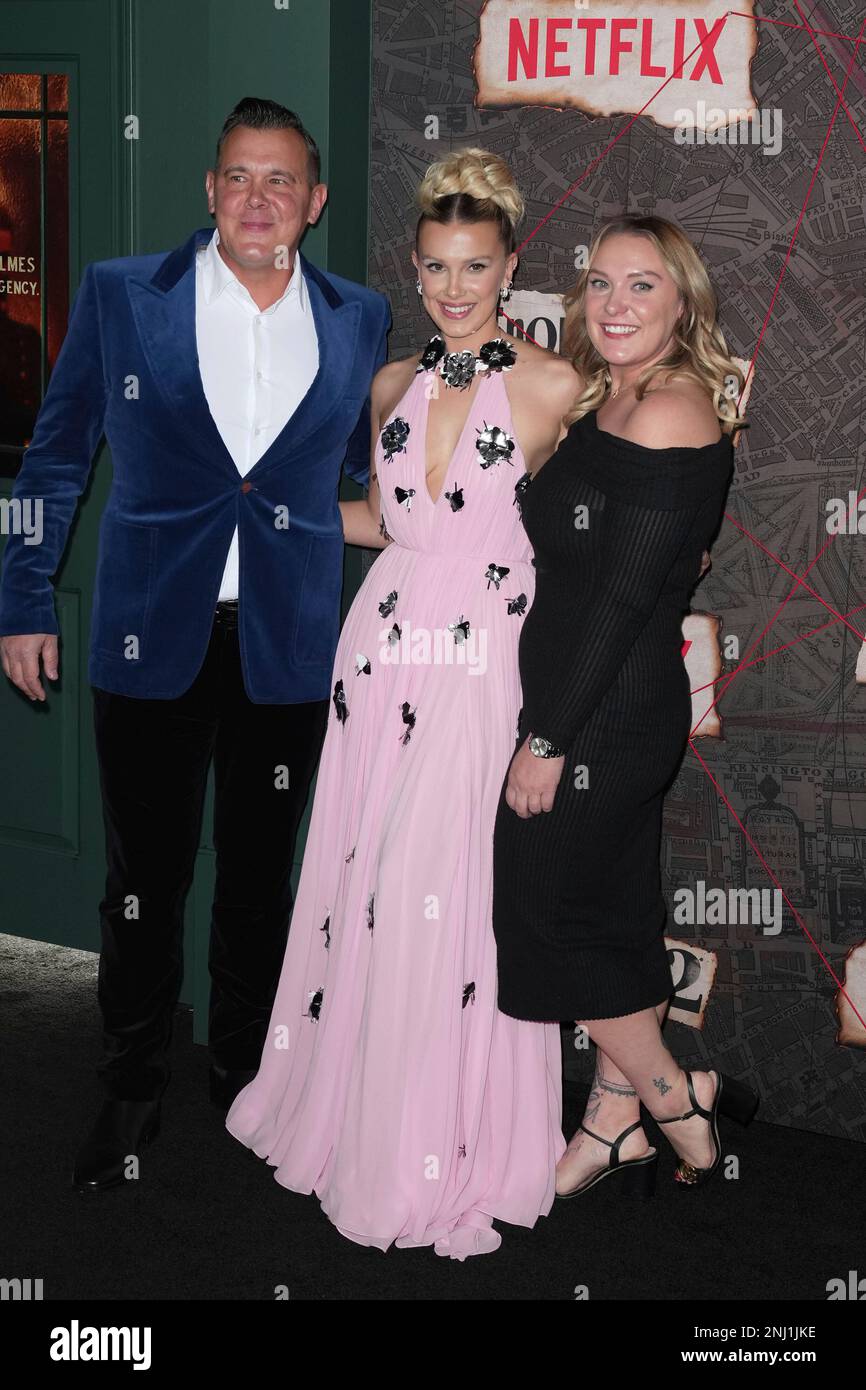 Photo by: John Nacion/STAR MAX/IPx 2022 10/27/22 Robert Brown, Millie Bobby Brown and Paige ...