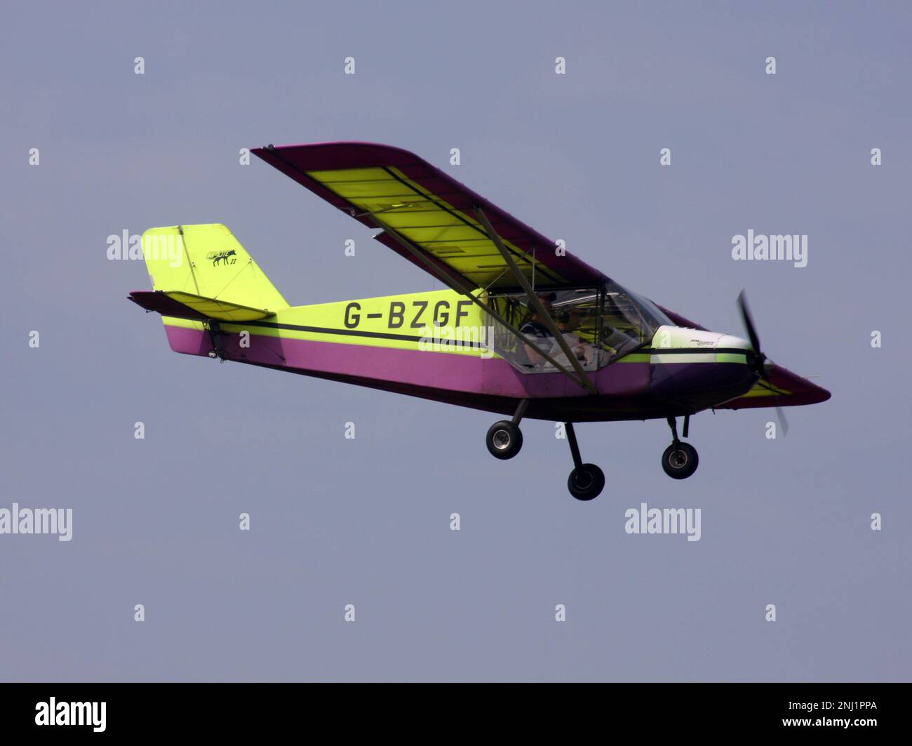 A Rans S-6 Coyote II ultralight aircraft approaching Sandown Airport ...