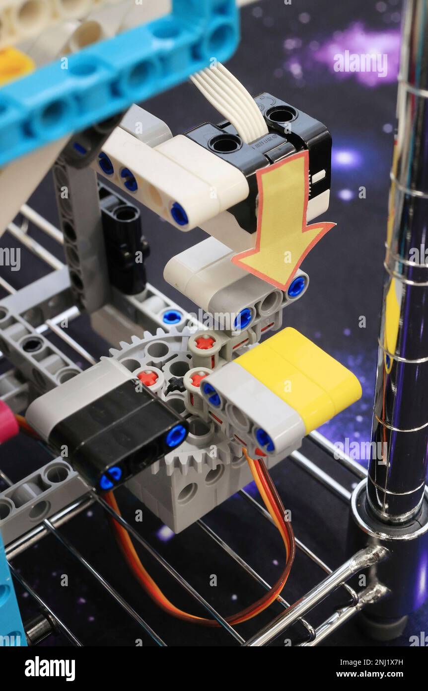 " Medicine Control Robot" is operated by Mizuki Komoto and Fuka ...