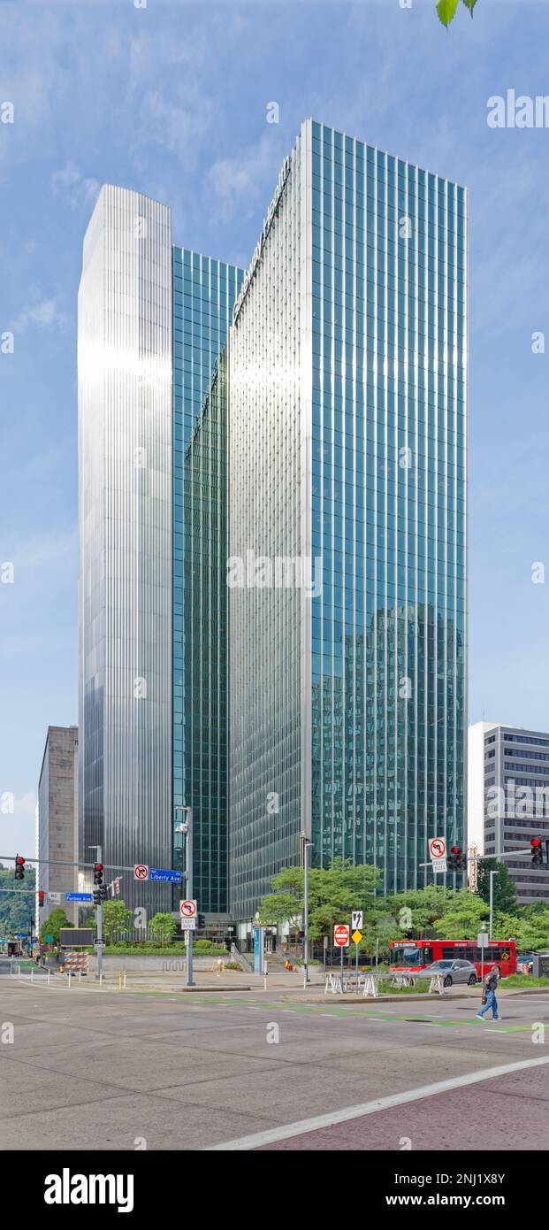 Pittsburgh Downtown: Four Gateway Center is a glass curtain wall ...