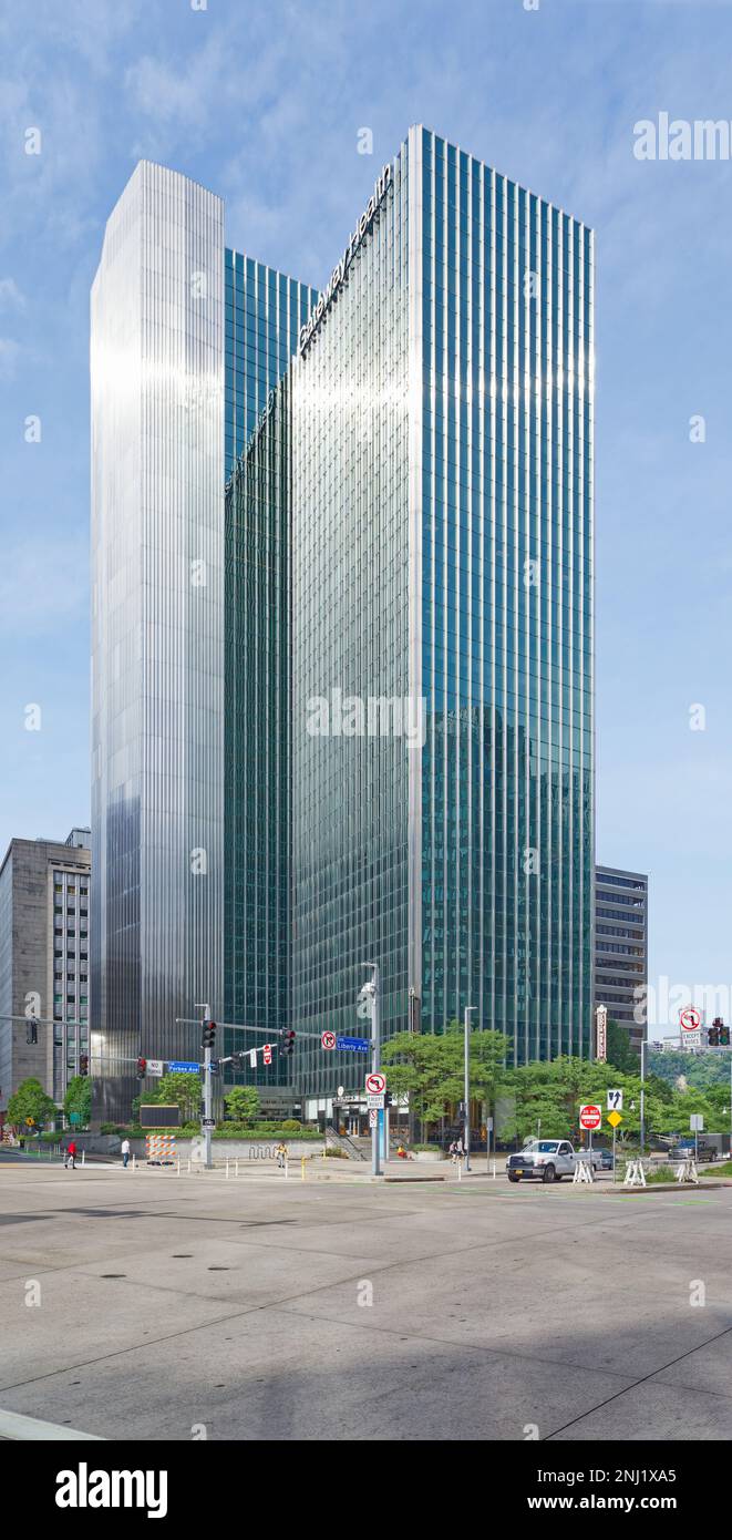 Pittsburgh Downtown: Four Gateway Center is a glass curtain wall ...