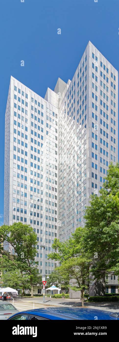 Pittsburgh Downtown: Sunny reflections in Three Gateway Center’s shiny ...