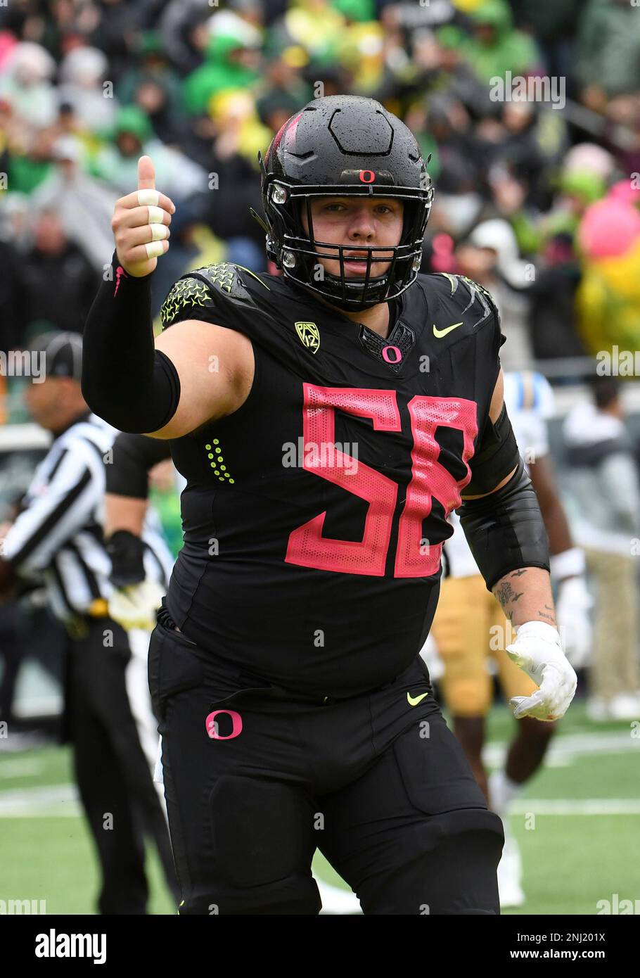 EUGENE, OR - OCTOBER 22: Oregon Ducks offensive lineman Jackson Powers ...