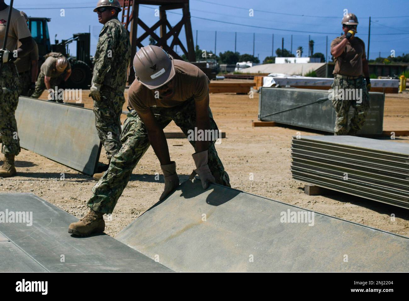 PORT HUENEME, Calif. (Aug.4, 2022) Construction Electrician 2nd Class ...