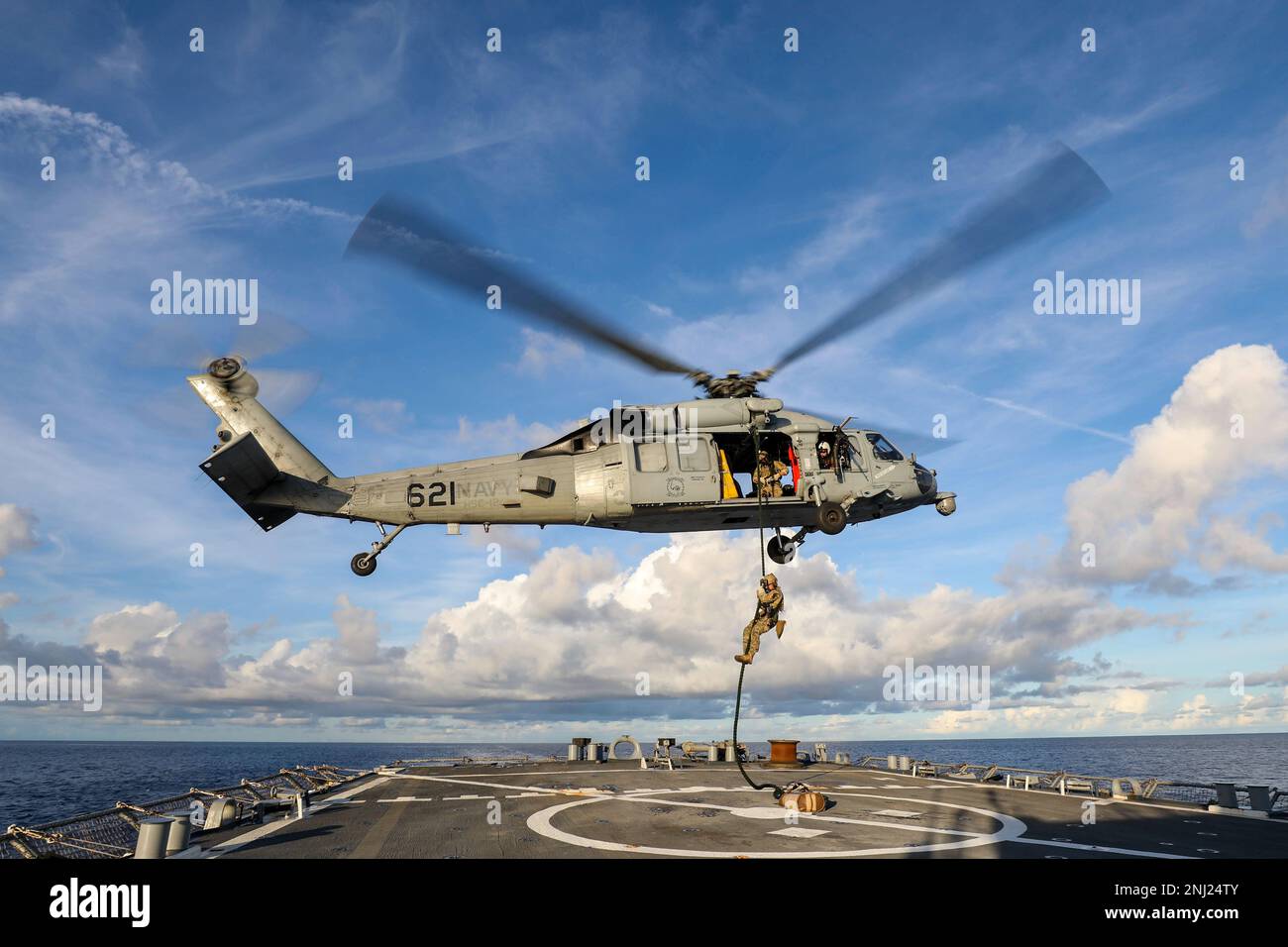 PHILIPPINE SEA (Aug. 4, 2022) An explosive ordnance disposal (EOD ...