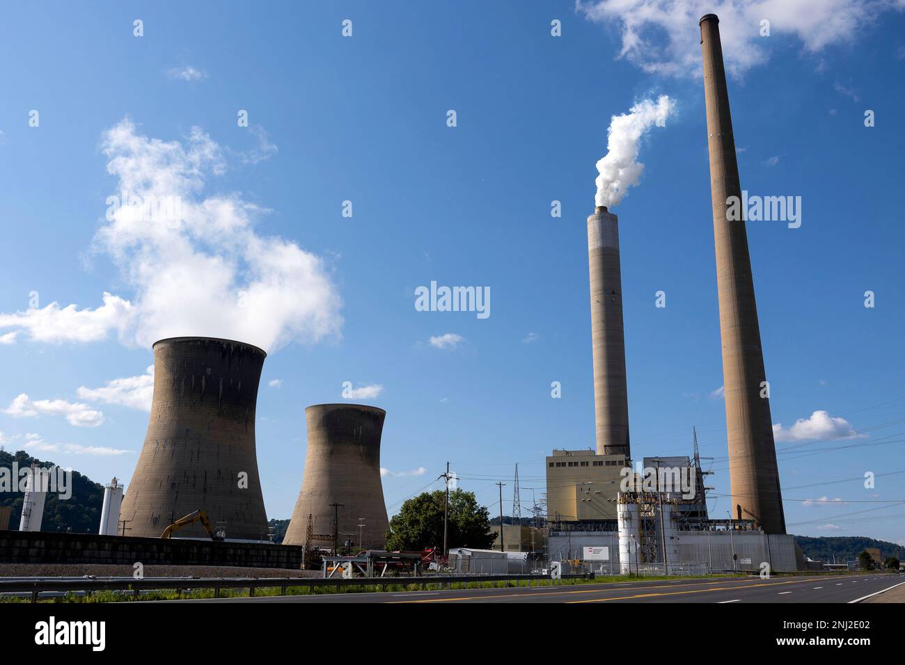 Mitchell Power Plant, a coal-fired power station near Moundsville, W.Va ...