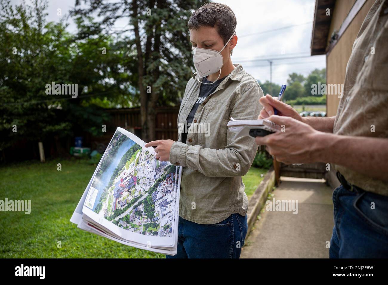 Community advocate Beverly Reed discusses a map of Austin Master's ...