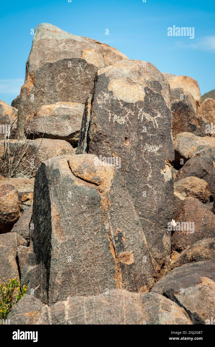 Human figures in desert hi-res stock photography and images - Alamy