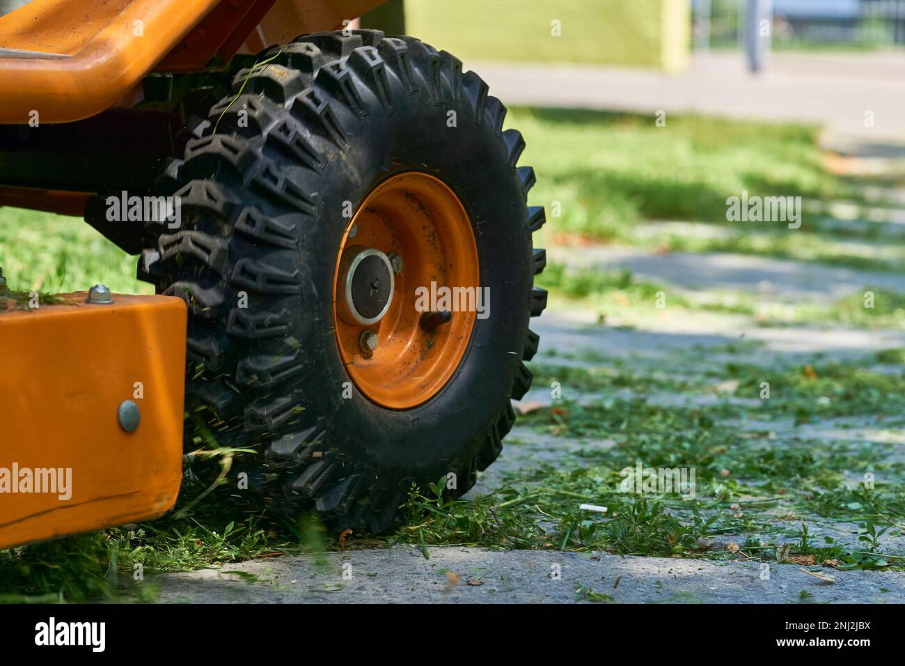 Front wheel mini tractor lawn mower for professional grass cutting ...