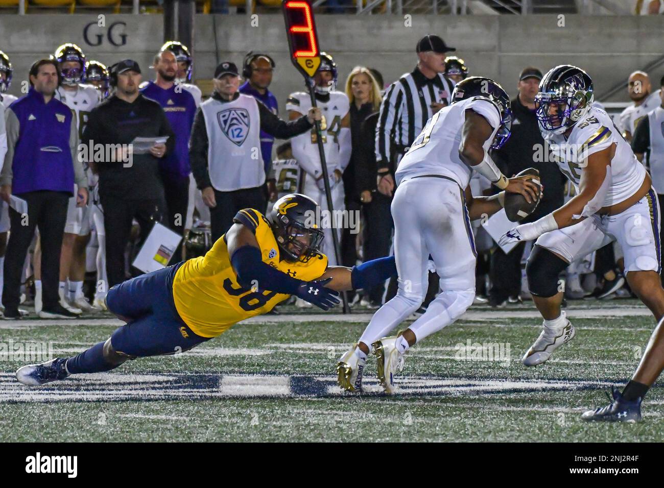 BERKELEY, CA - OCTOBER 22: California Golden Bears defensive end Nate ...