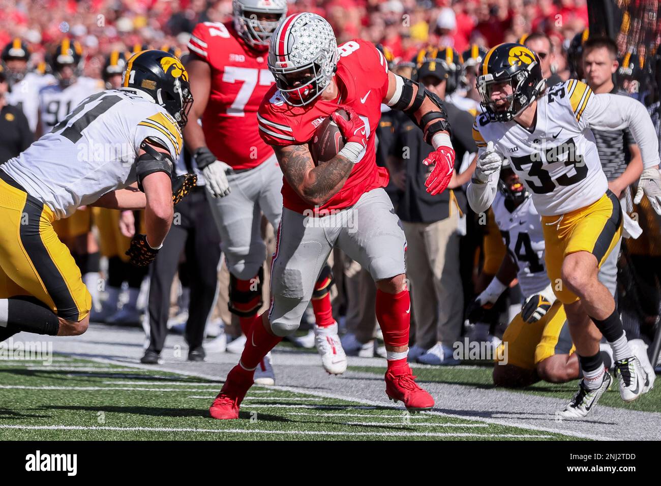October 22, 2022, Columbus, Ohio, U.S: Ohio State Buckeyes tight end Cade Stover (8) runs after ...