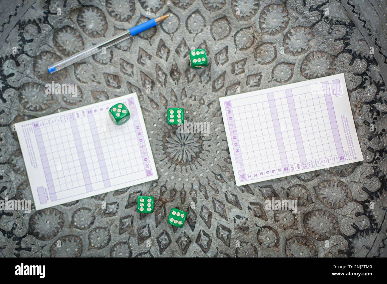 Men throwing dice hi-res stock photography and images - Alamy