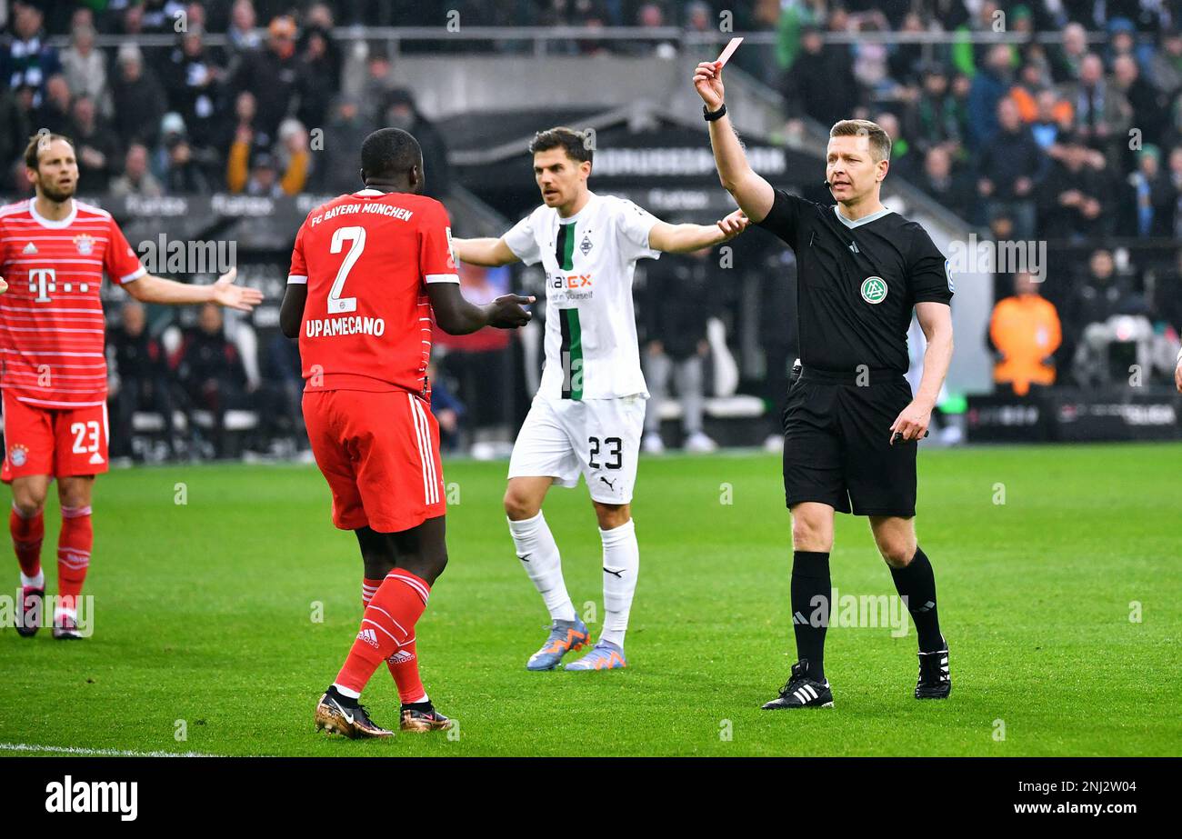 Upamecano bayern red card hi-res stock photography and images - Alamy