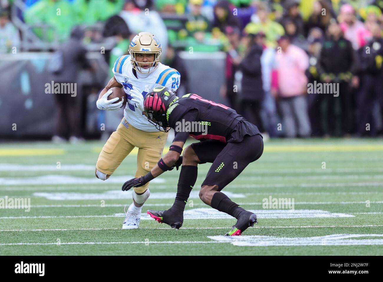 EUGENE, OR - OCTOBER 22: UCLA Bruins running back Zach Charbonnet (24 ...