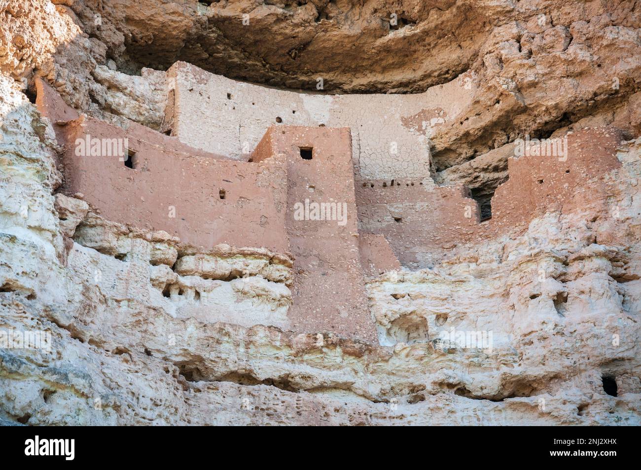 Ancient Housing at Montezuma Castle National Monument Stock Photo - Alamy