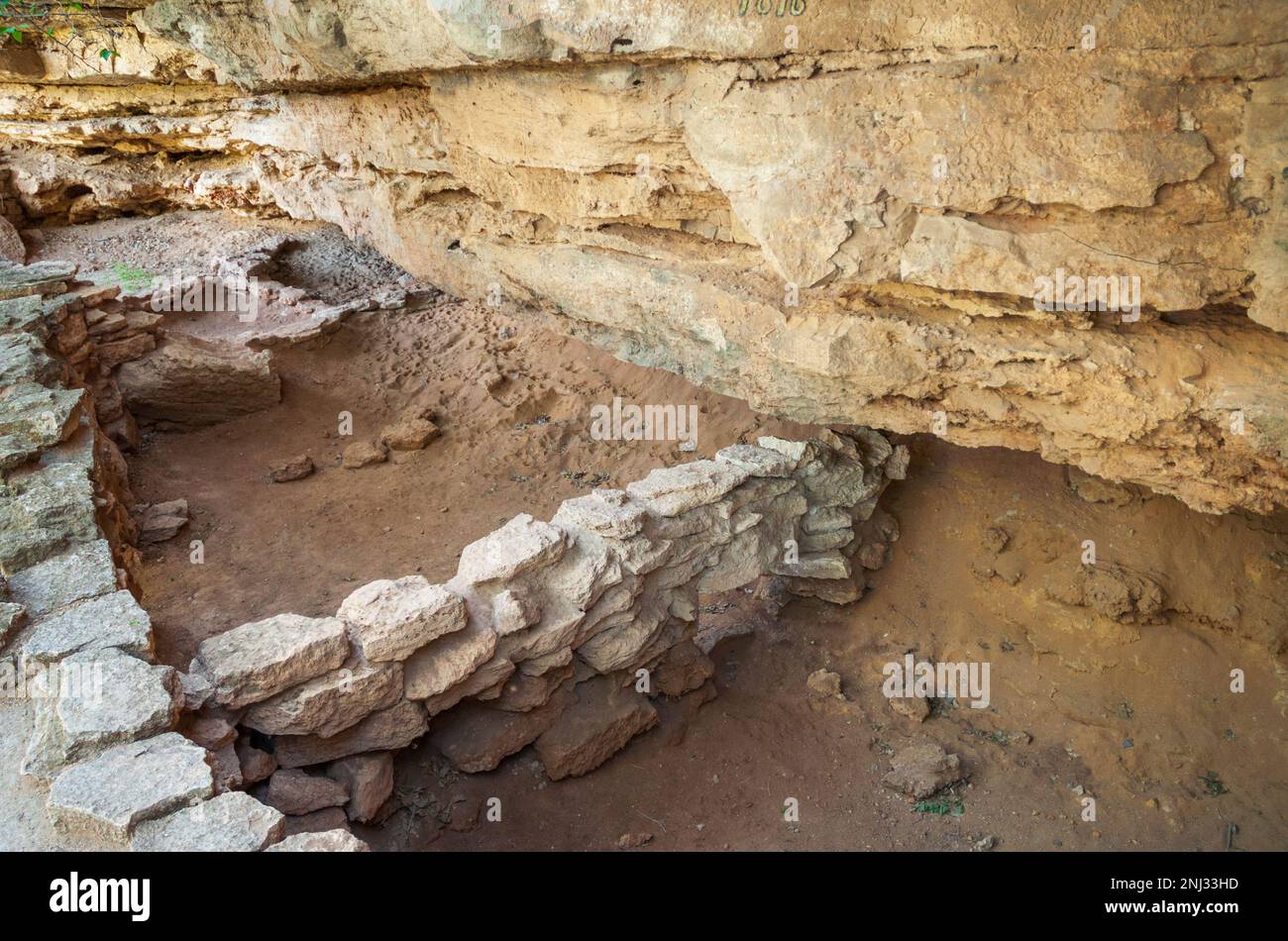 Cliff Ruins at Montezuma Castle National Monument Stock Photo - Alamy