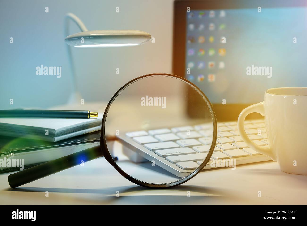 Magnifying glass computer keyboard search hi-res stock photography and ...