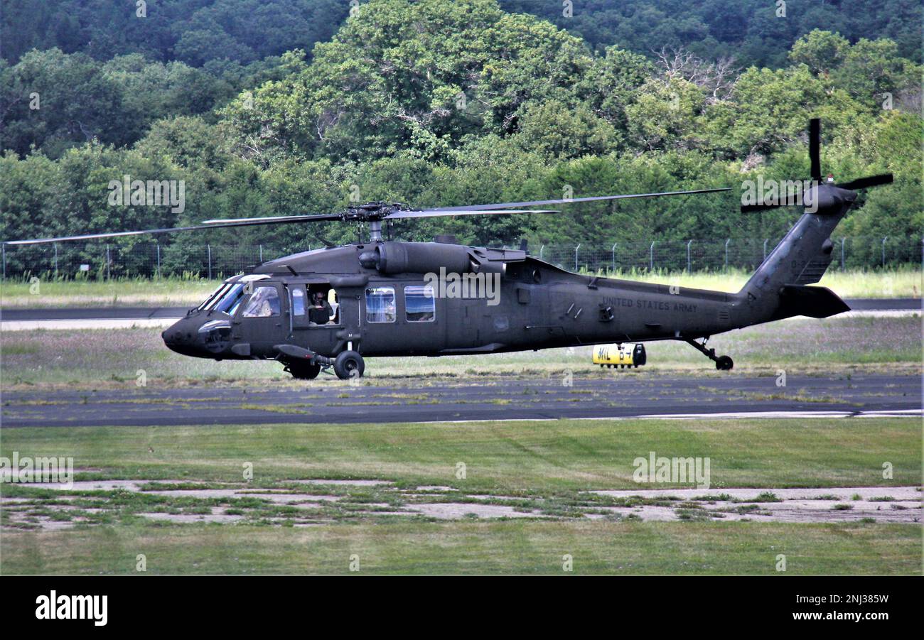 An aircrew with the 106th Aviation Regiment, Illinois Army National ...