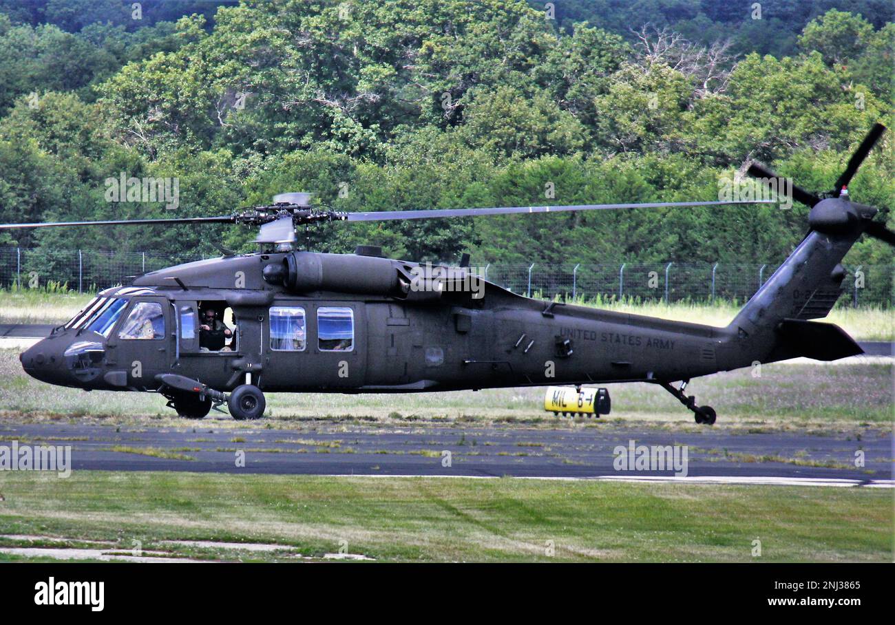 An aircrew with the 106th Aviation Regiment, Illinois Army National ...