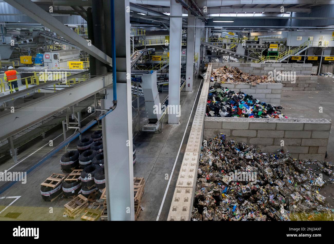 Separated waste next to the waste sorting platform at the 'La Campiña ...