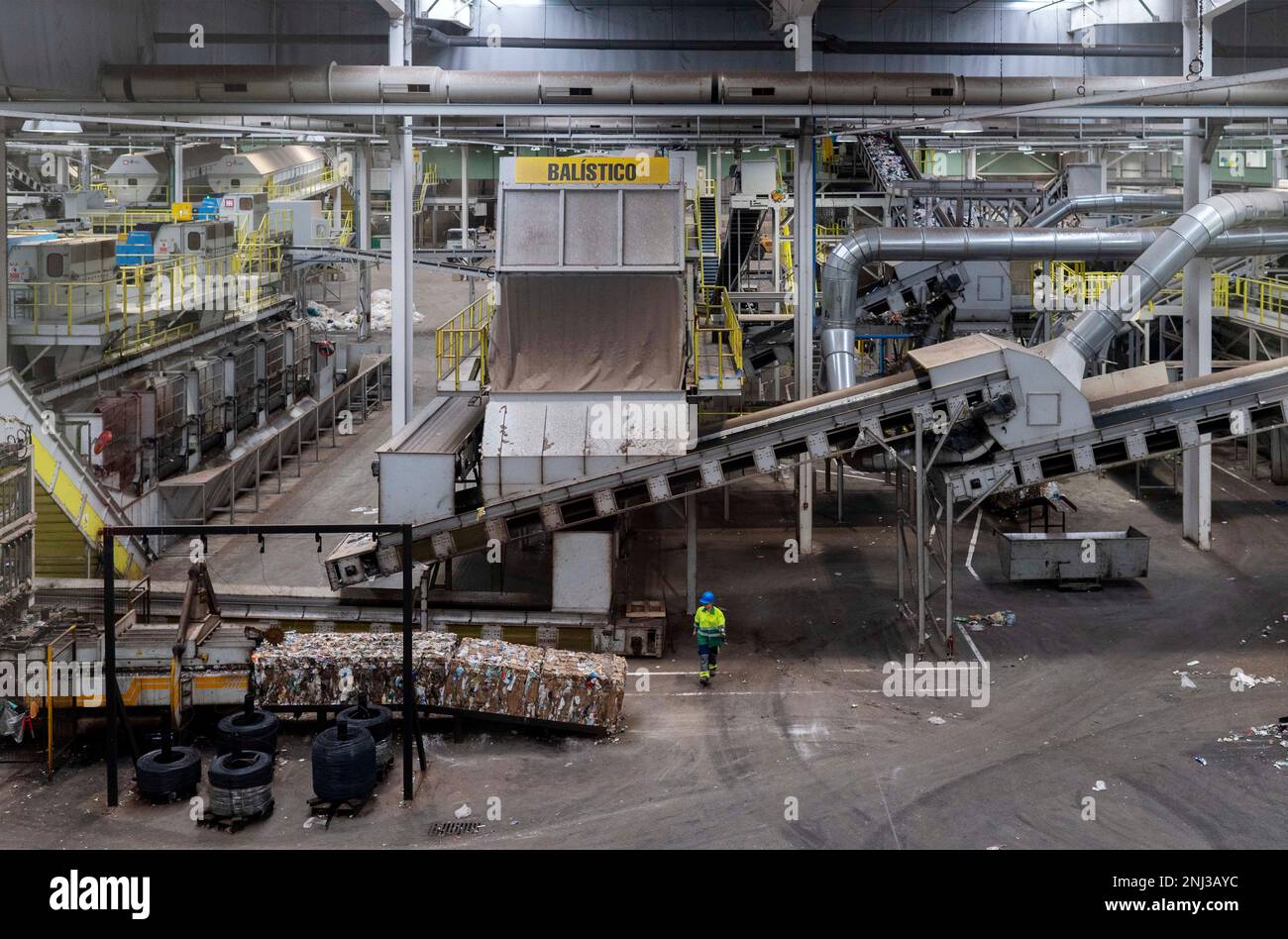 Waste separation platform at the 'La Campiña' waste treatment plant ...