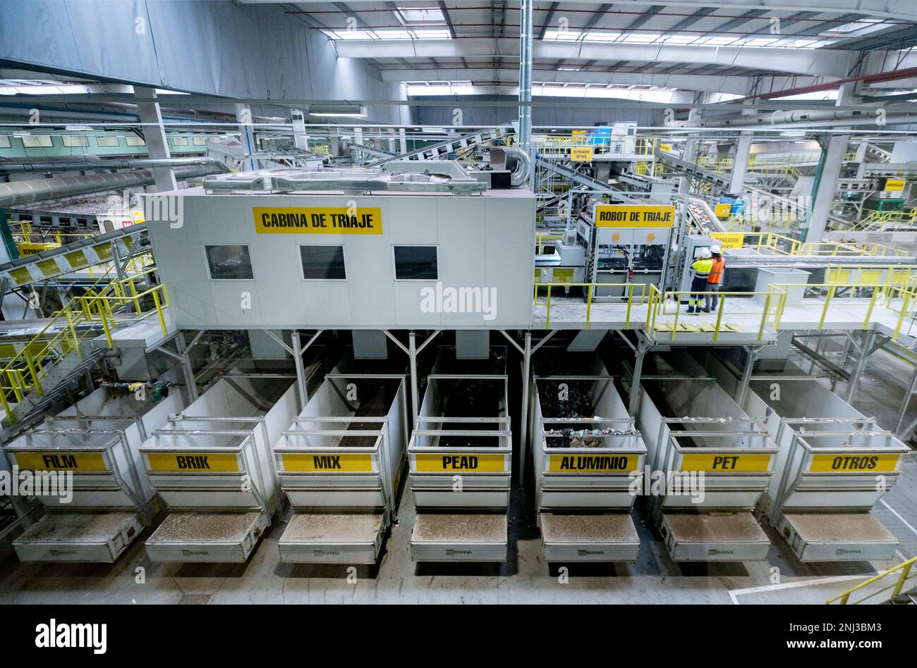 Triage and waste separation cabin at the new waste treatment plant 'La ...