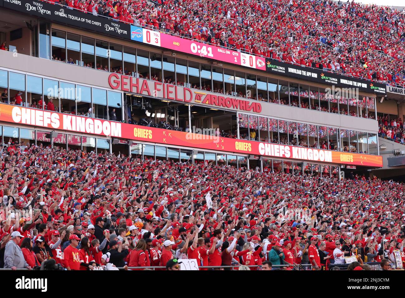 KANSAS CITY, MO - OCTOBER 16: Kansas City Chiefs fans do the Tomahawk ...