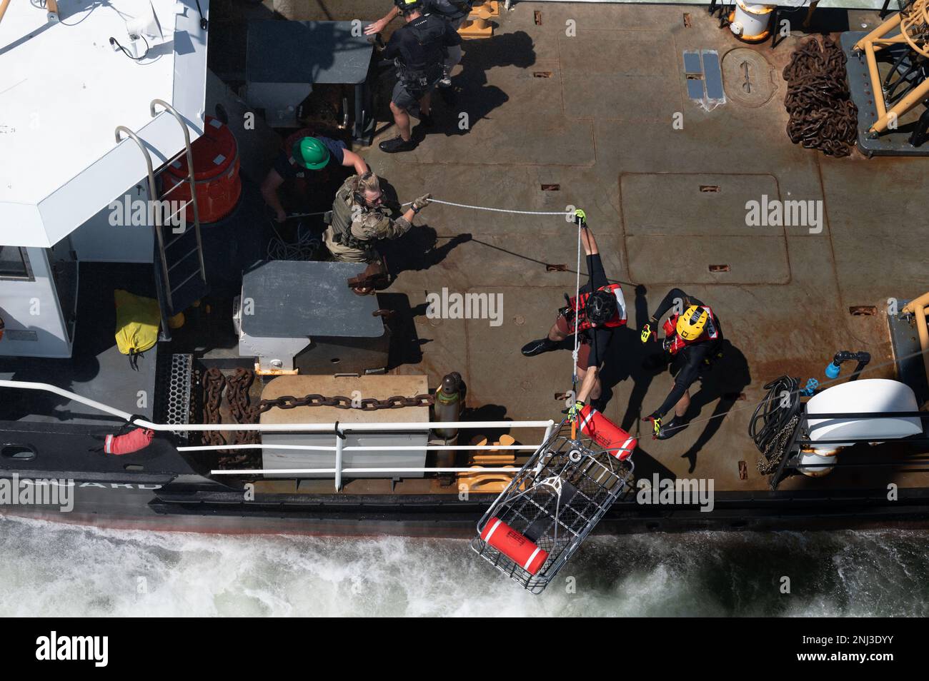 Members from the FBI Hostage Rescue Team signal guide a rescue basket ...