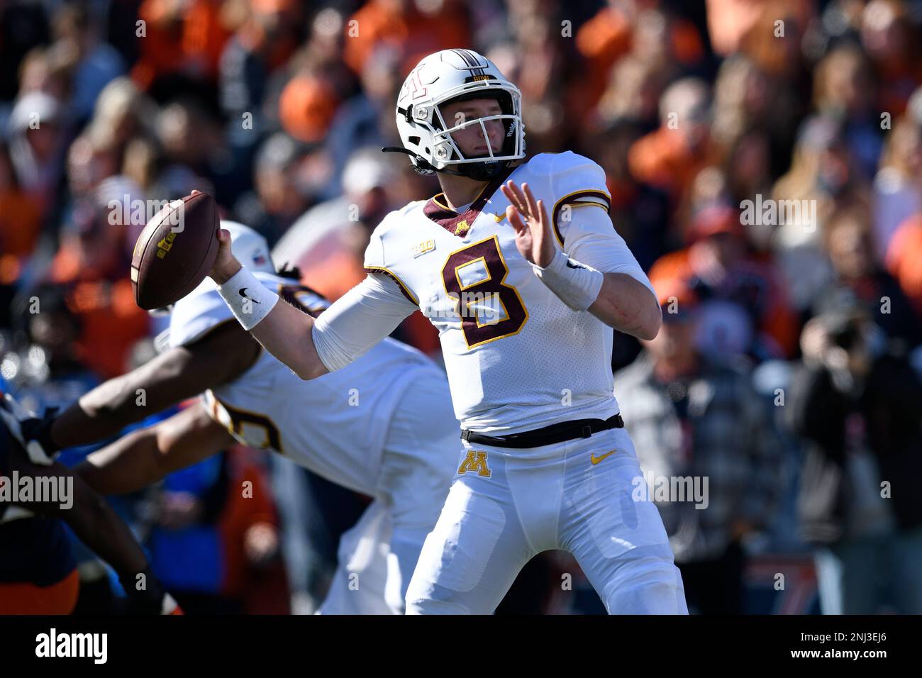 CHAMPAIGN, IL - OCTOBER 15: Minnesota Golden Gophers quarterback Athan ...