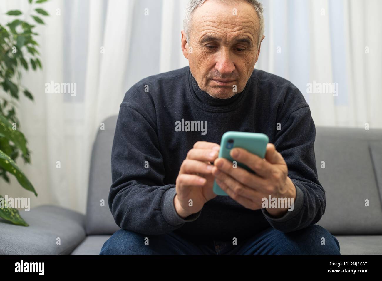 Closeup portrait headshot elderly man with glasses having trouble ...