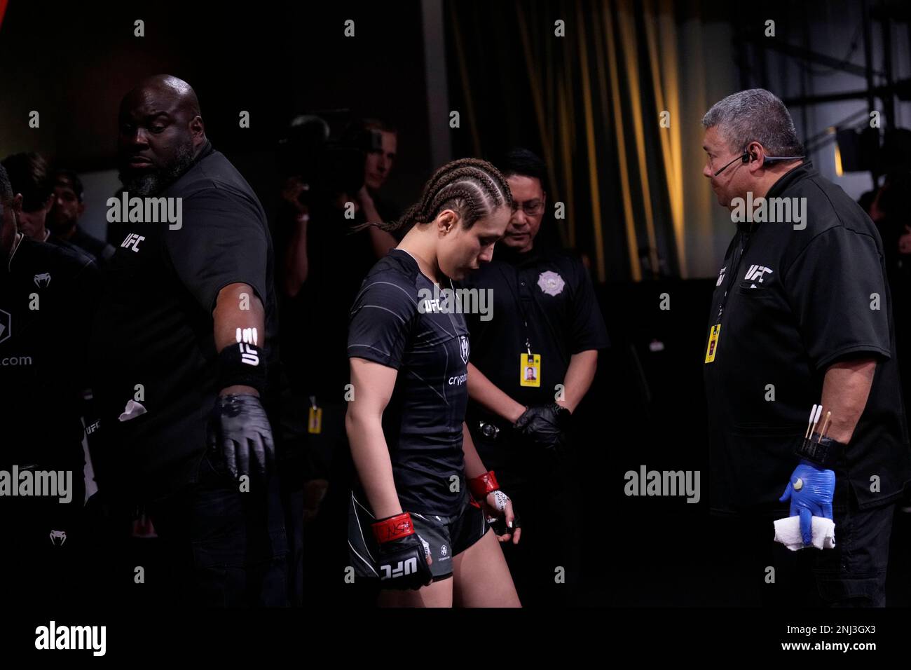 LAS VEGAS, NV - OCTOBER 15: Alexa Grosso prepares to fight Viviane ...