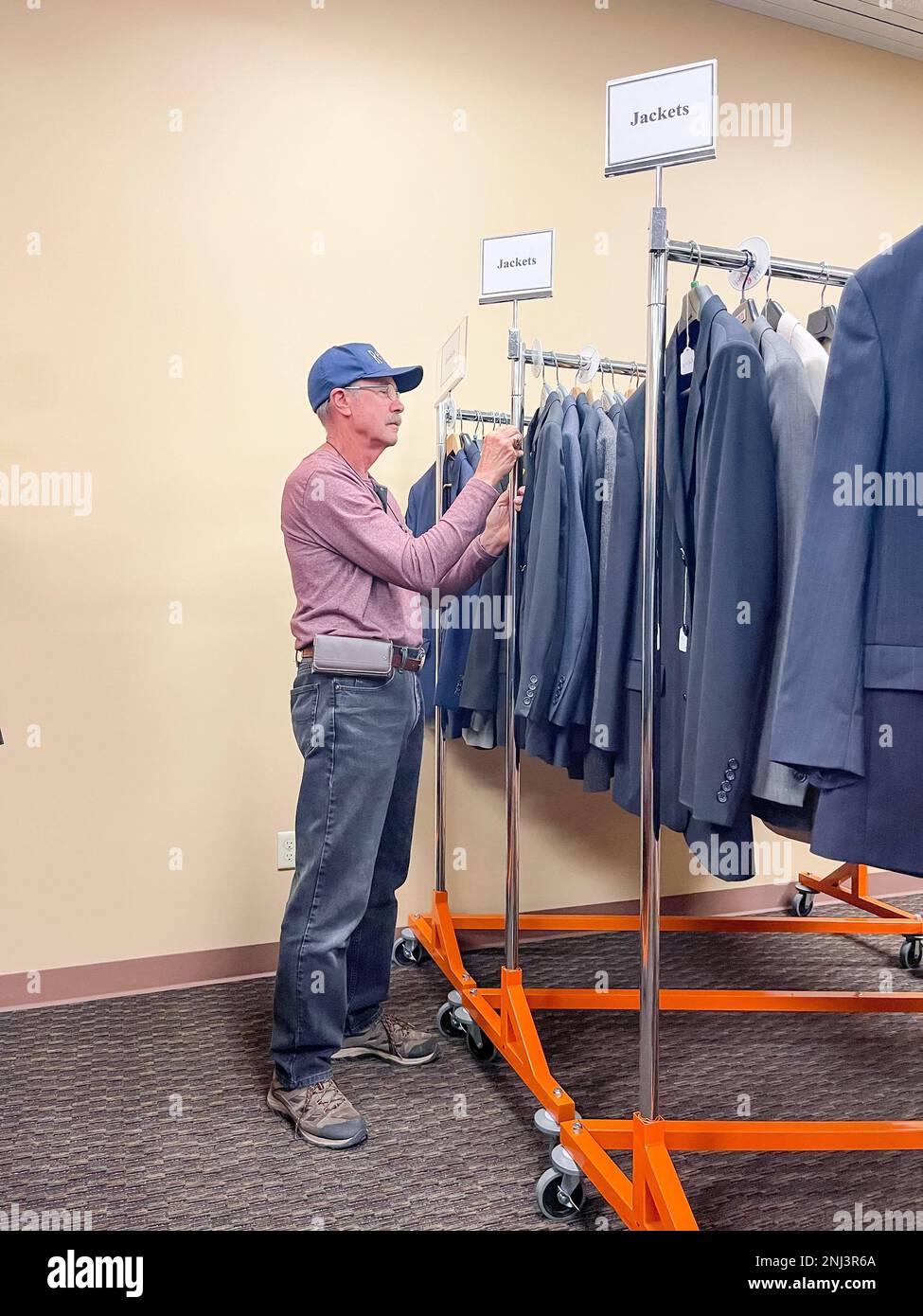 Suits for service members hi-res stock photography and images - Alamy